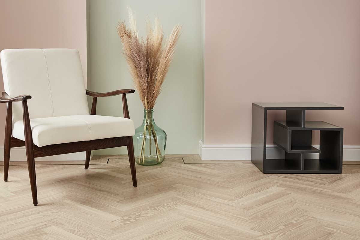 Karndean Knight Tile Dutch Limed Oak Gluedown Herringbone LVT SM-KP154