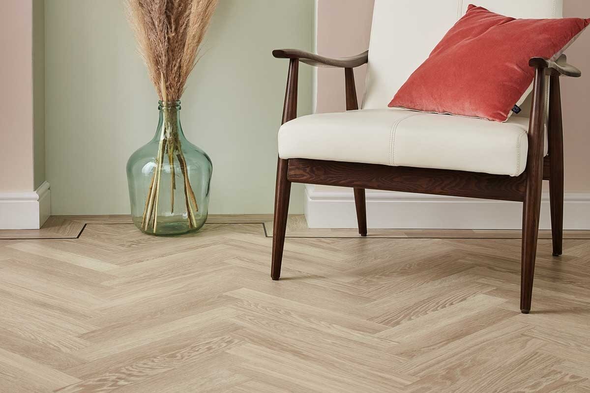 Karndean Knight Tile Dutch Limed Oak Gluedown Herringbone LVT SM-KP154 ...